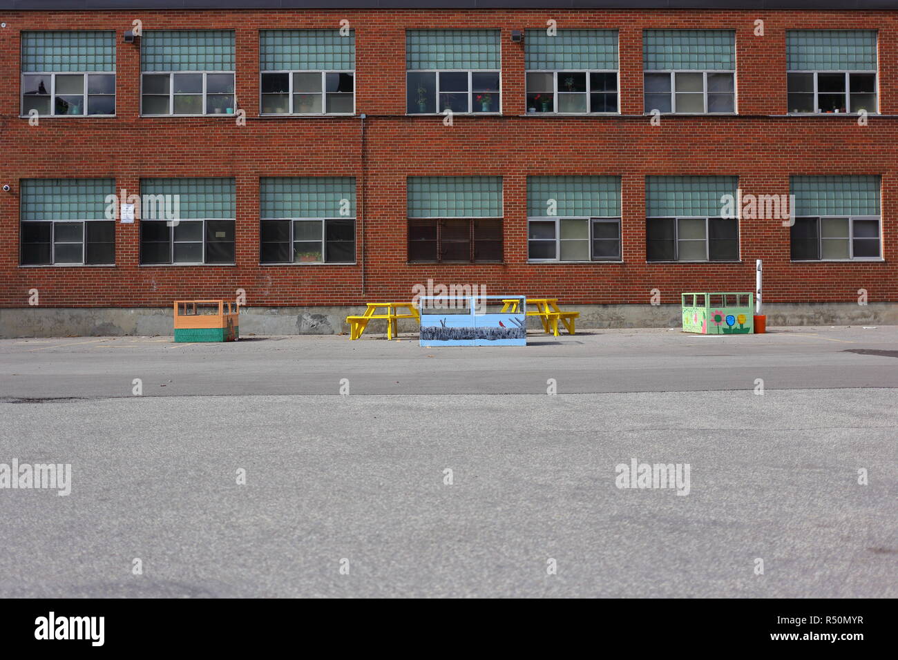 School windows hi-res stock photography and images - Alamy