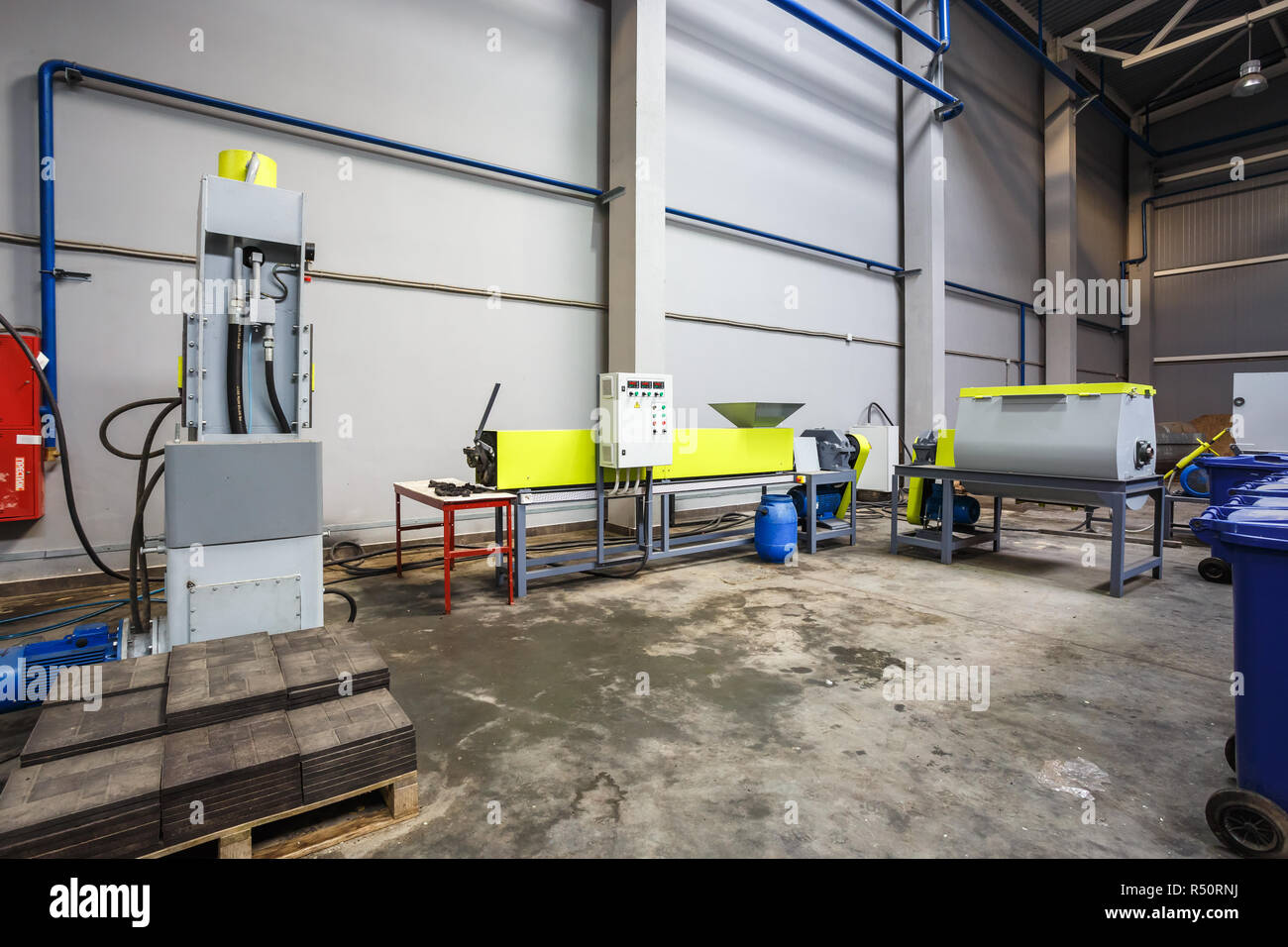 Separate garbage collection. Equipment for pressing debris sorting ...