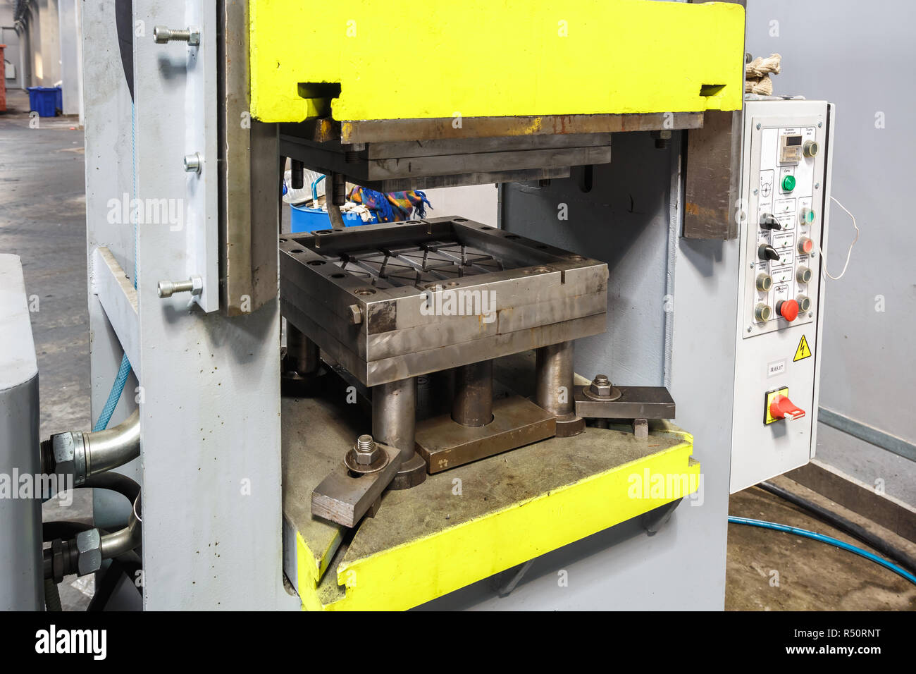 Separate garbage collection. Equipment for pressing debris sorting ...