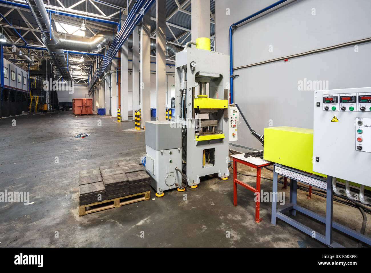 Separate garbage collection. Equipment for pressing debris sorting ...