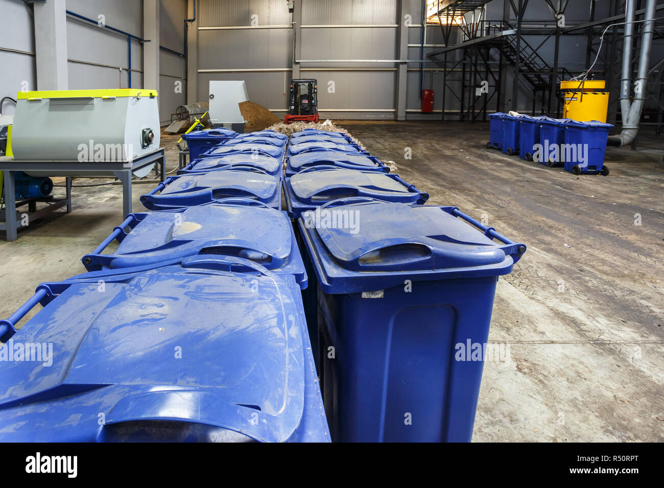 Separate garbage collection. Equipment for pressing debris sorting ...