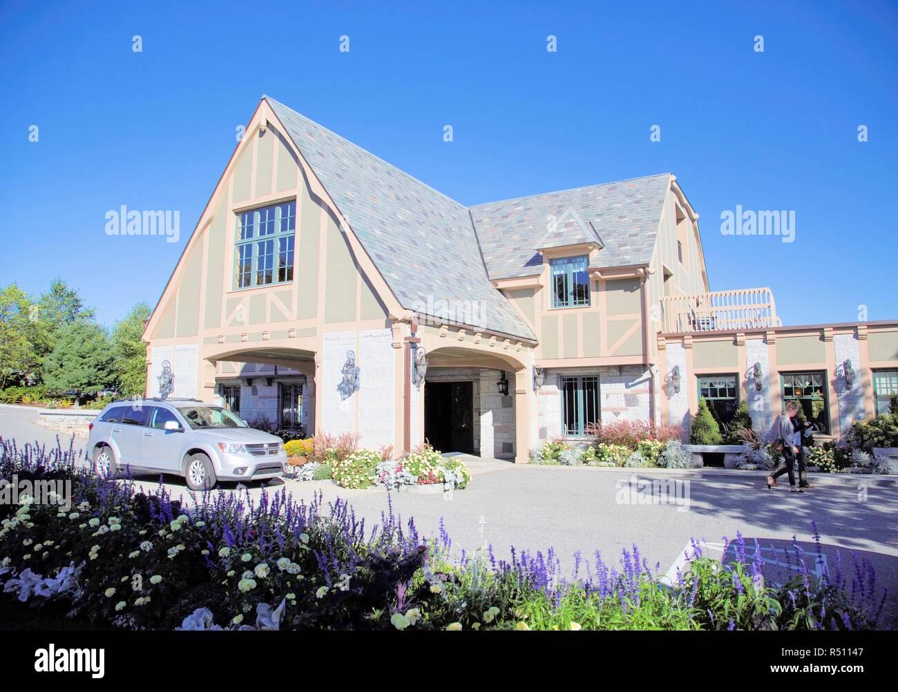 Old harbor inn hi-res stock photography and images - Alamy