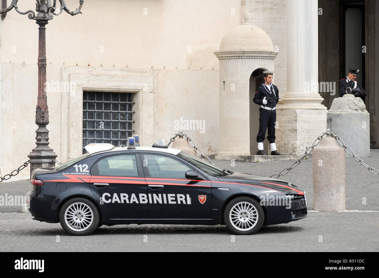 Carabinieri car in front of Palazzo del Quirinale (Quirinal Palace ...