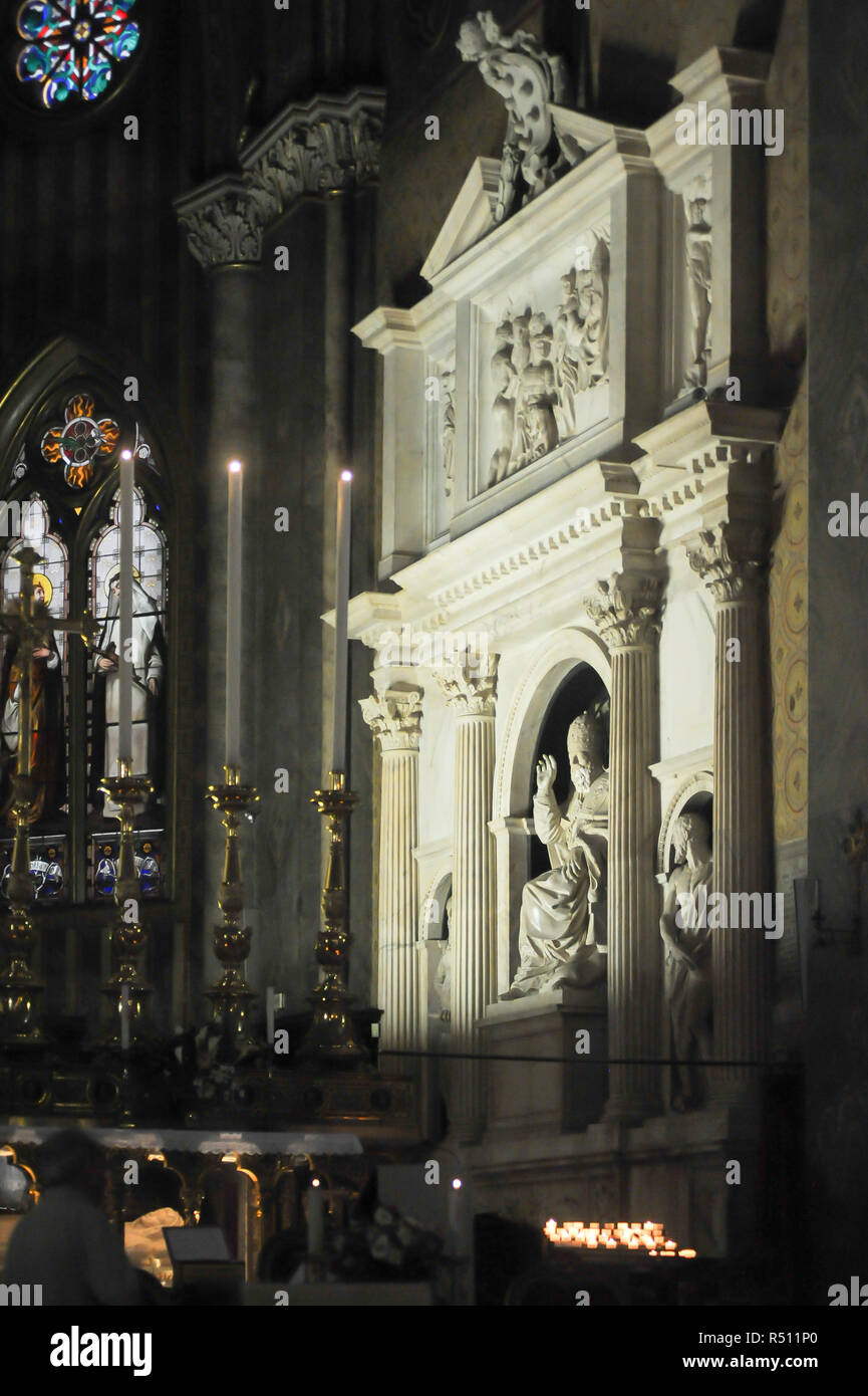 Renaissance tombs of the Medici Popes Leo X (Giovanni di Lorenzo de ...