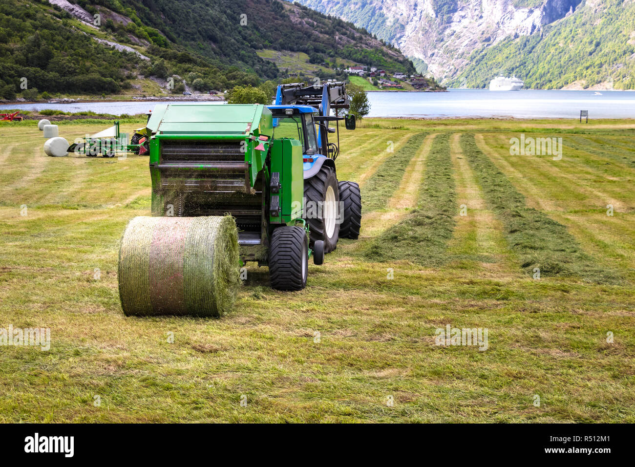 Unloading tractor hi-res stock photography and images - Alamy