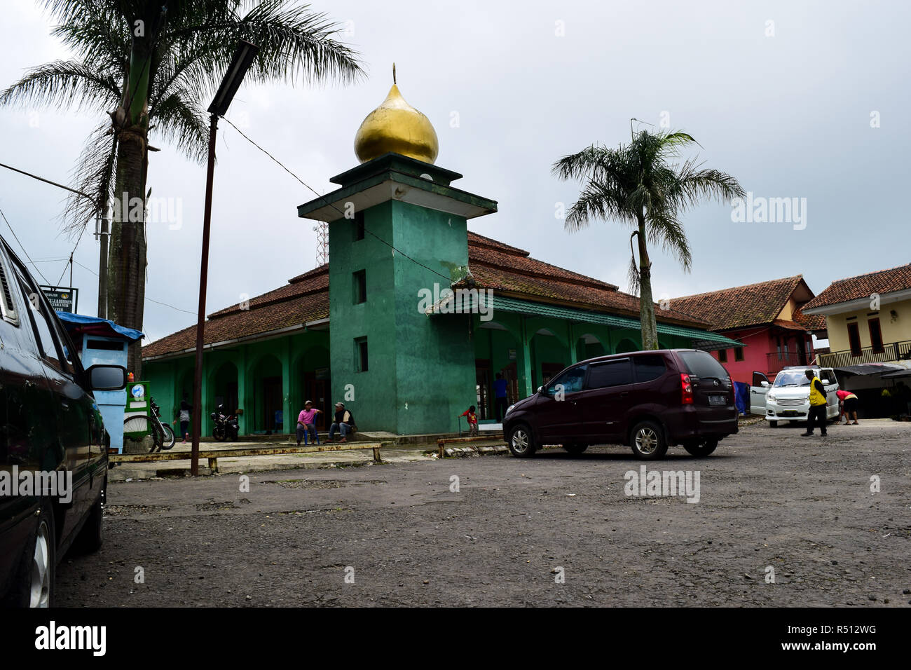 Bekasi mosque hi-res stock photography and images - Alamy