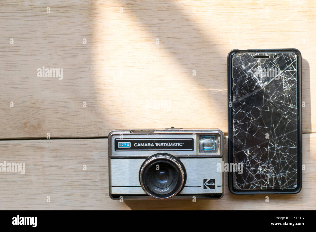 Smashed camera vintage hi-res stock photography and images - Alamy