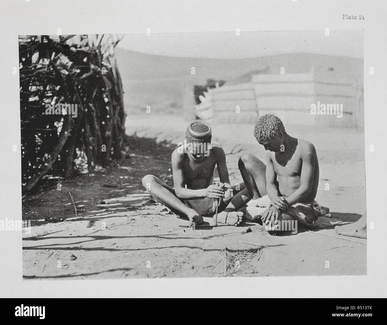 African tribes making fire hi-res stock photography and images - Alamy