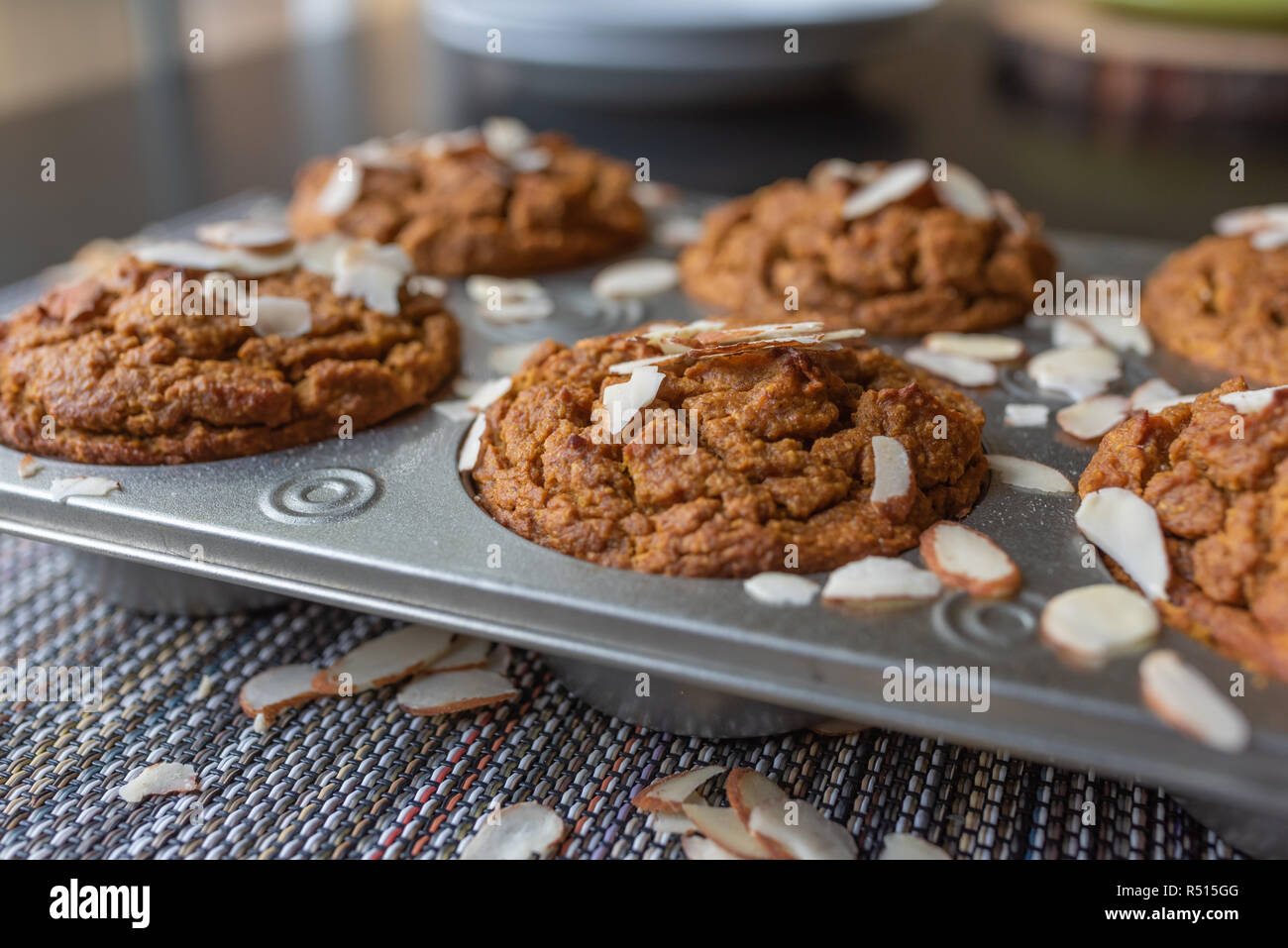 Baking muffins' hi-res stock photography and images - Alamy