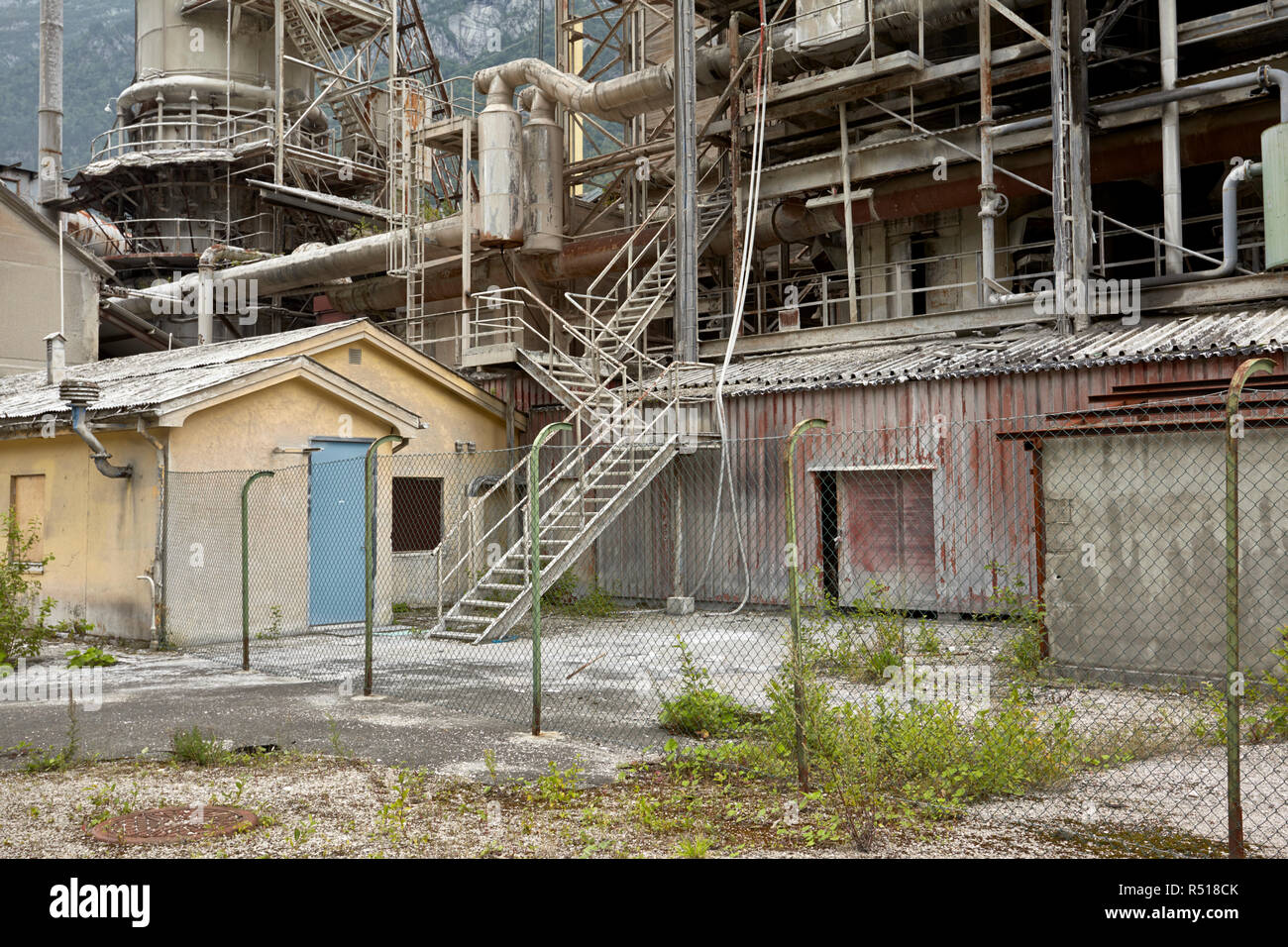 Disused steelworks hi-res stock photography and images - Alamy