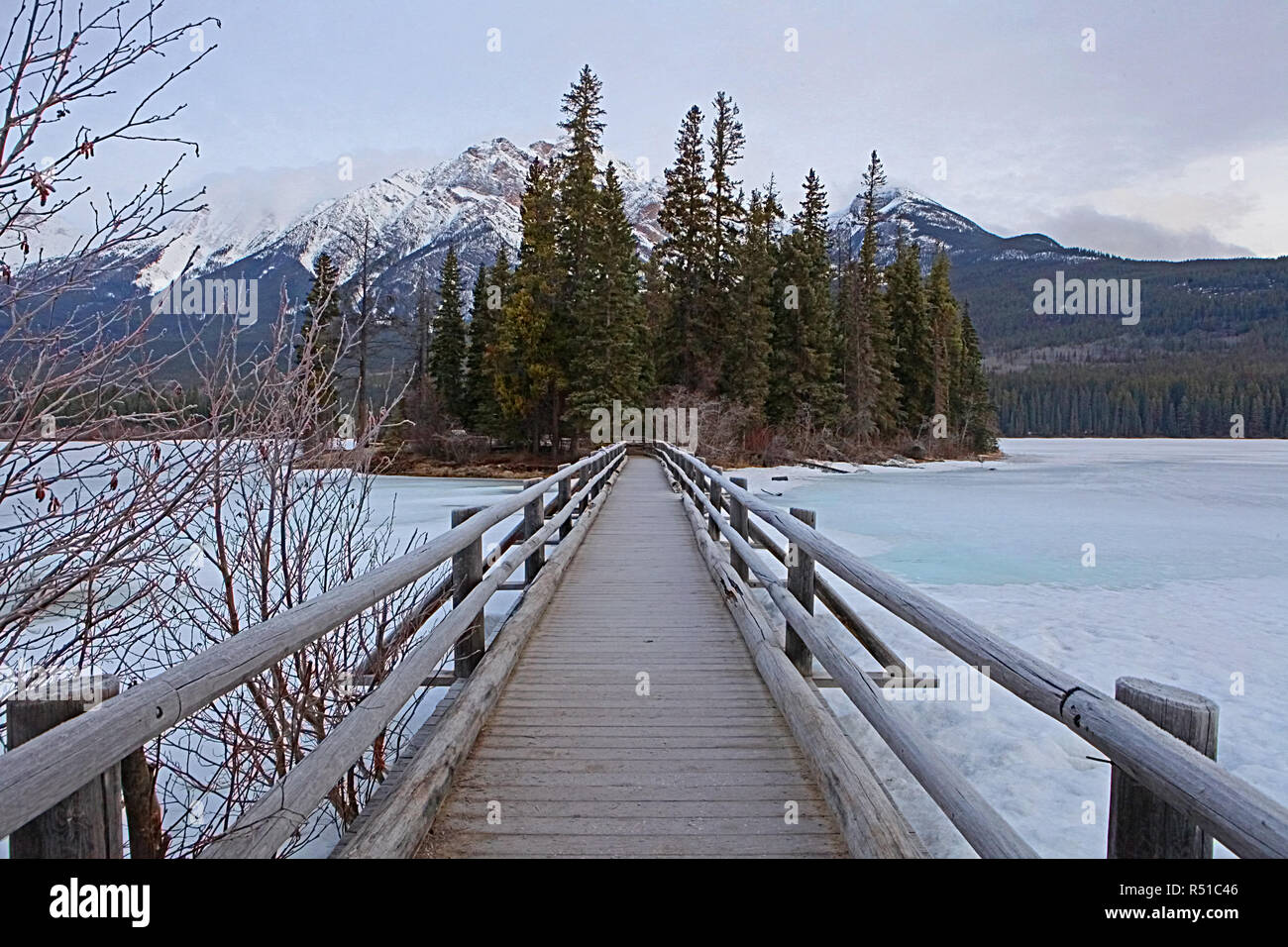 Bridge pyramid lake hi-res stock photography and images - Alamy