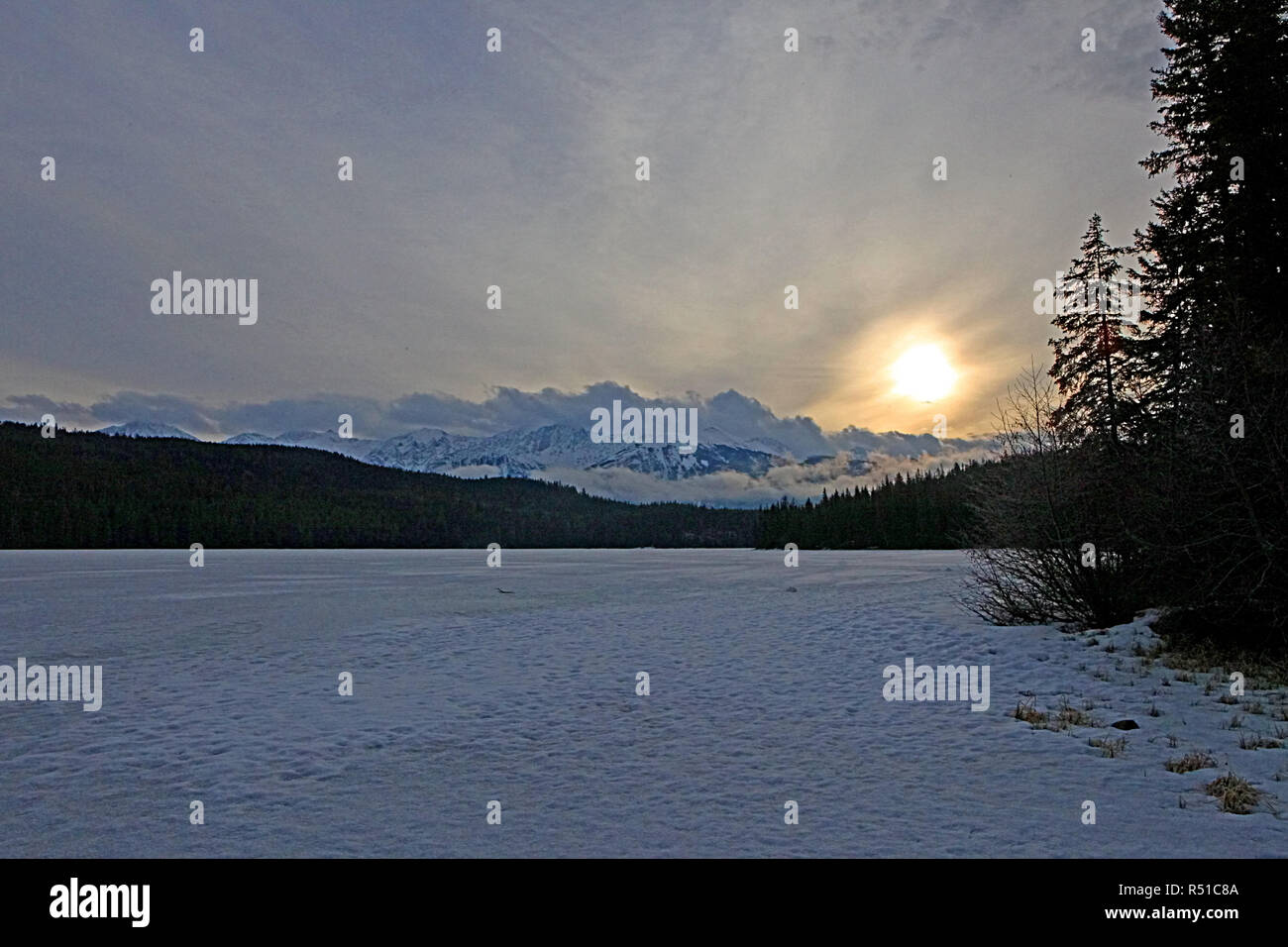 Pyramid lake jasper national park hi-res stock photography and images ...