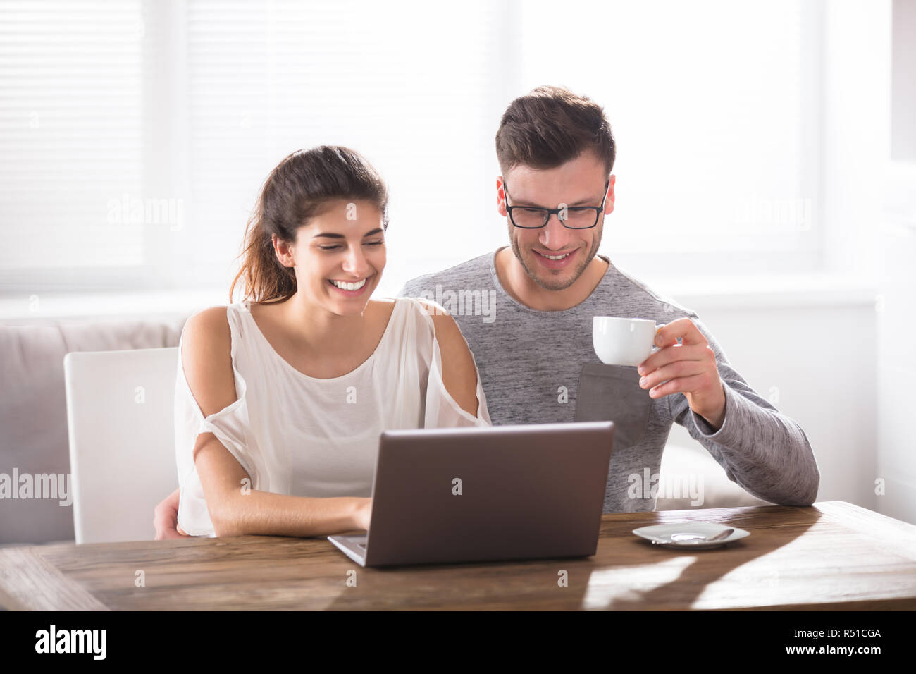 Two teenagers using laptop hi-res stock photography and images - Alamy