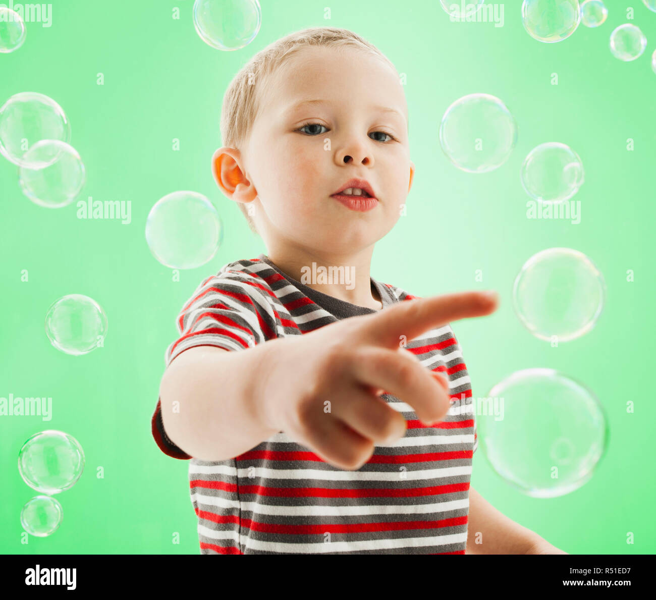 Children bubble popping hi-res stock photography and images - Alamy