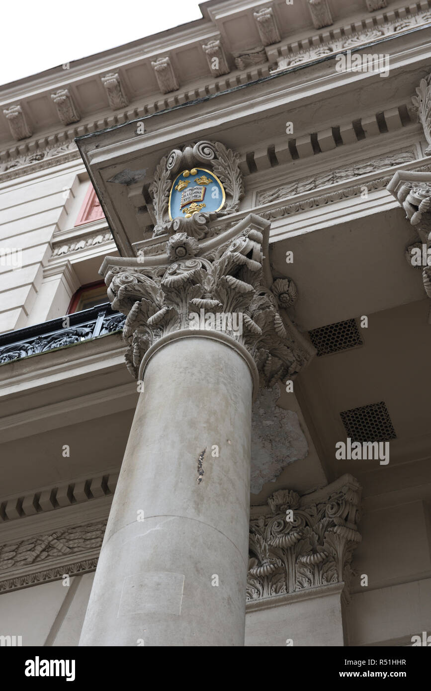 Pillar london hi-res stock photography and images - Alamy