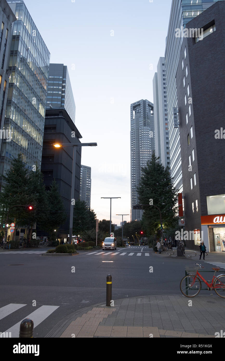 Intersection at sunset in Shinjuku, Tokyo, Japan Stock Photo - Alamy