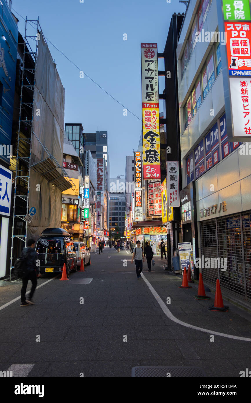Tokyo alleyway hi-res stock photography and images - Alamy