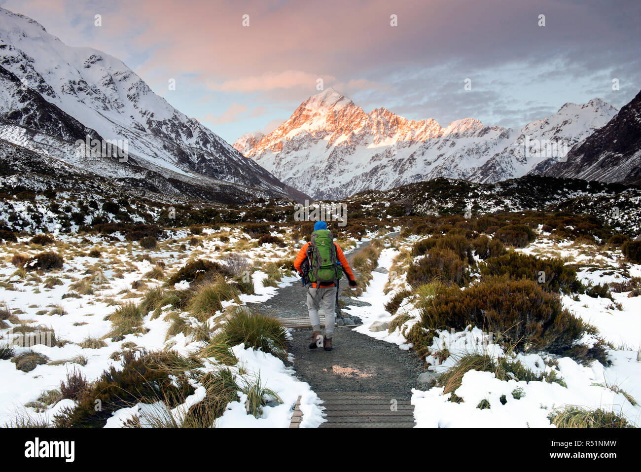 Walking towards the sunset hi-res stock photography and images - Alamy
