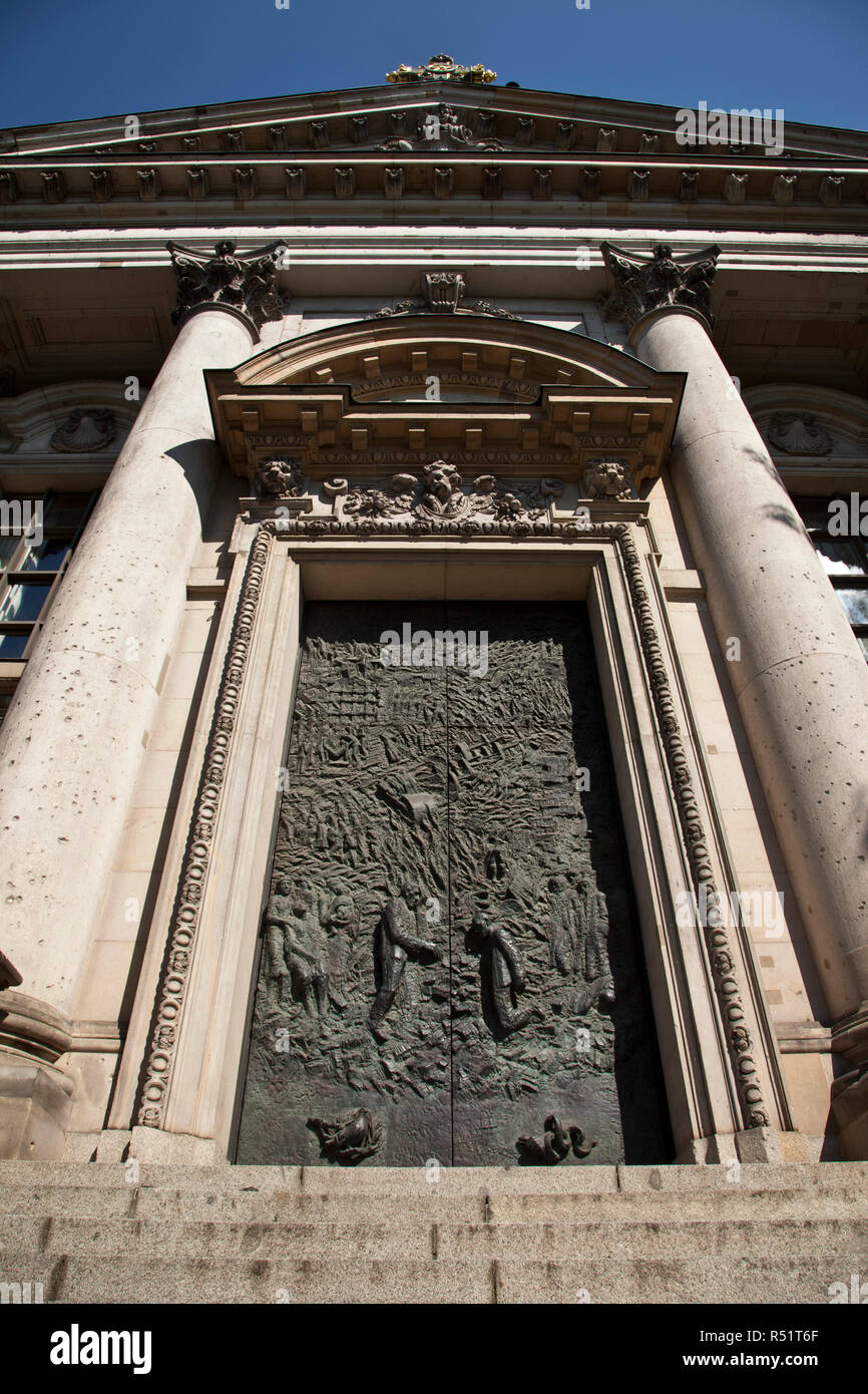 Federal edifice pillar hi-res stock photography and images - Alamy