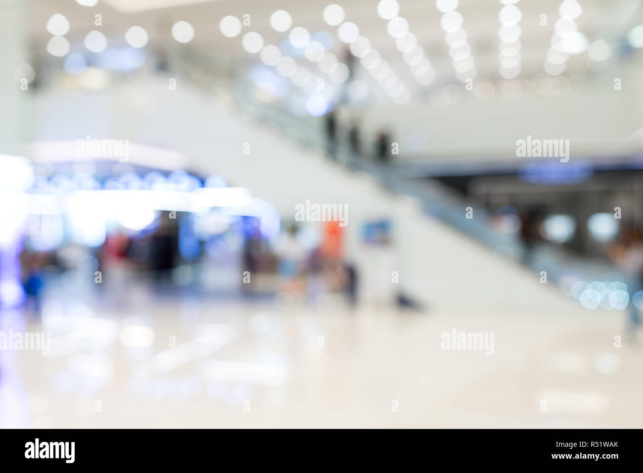 Shopping plaza backdrop hi-res stock photography and images - Alamy