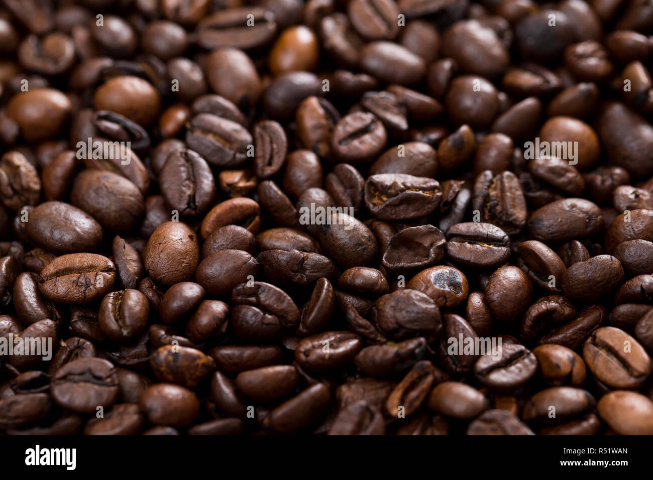 Roasted coffee bean texture Stock Photo - Alamy