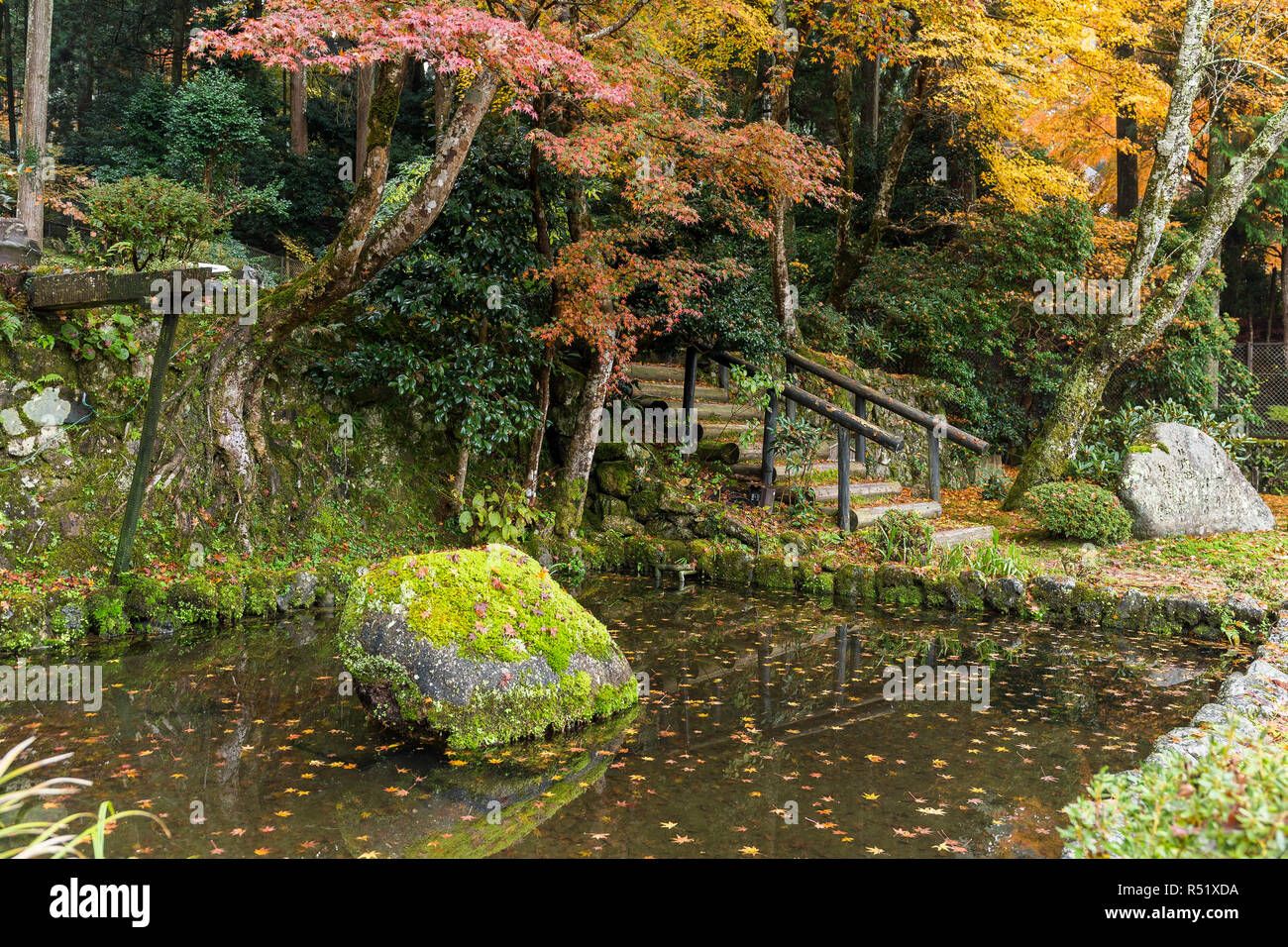 Architectural style of japanese shrines hi-res stock photography and ...