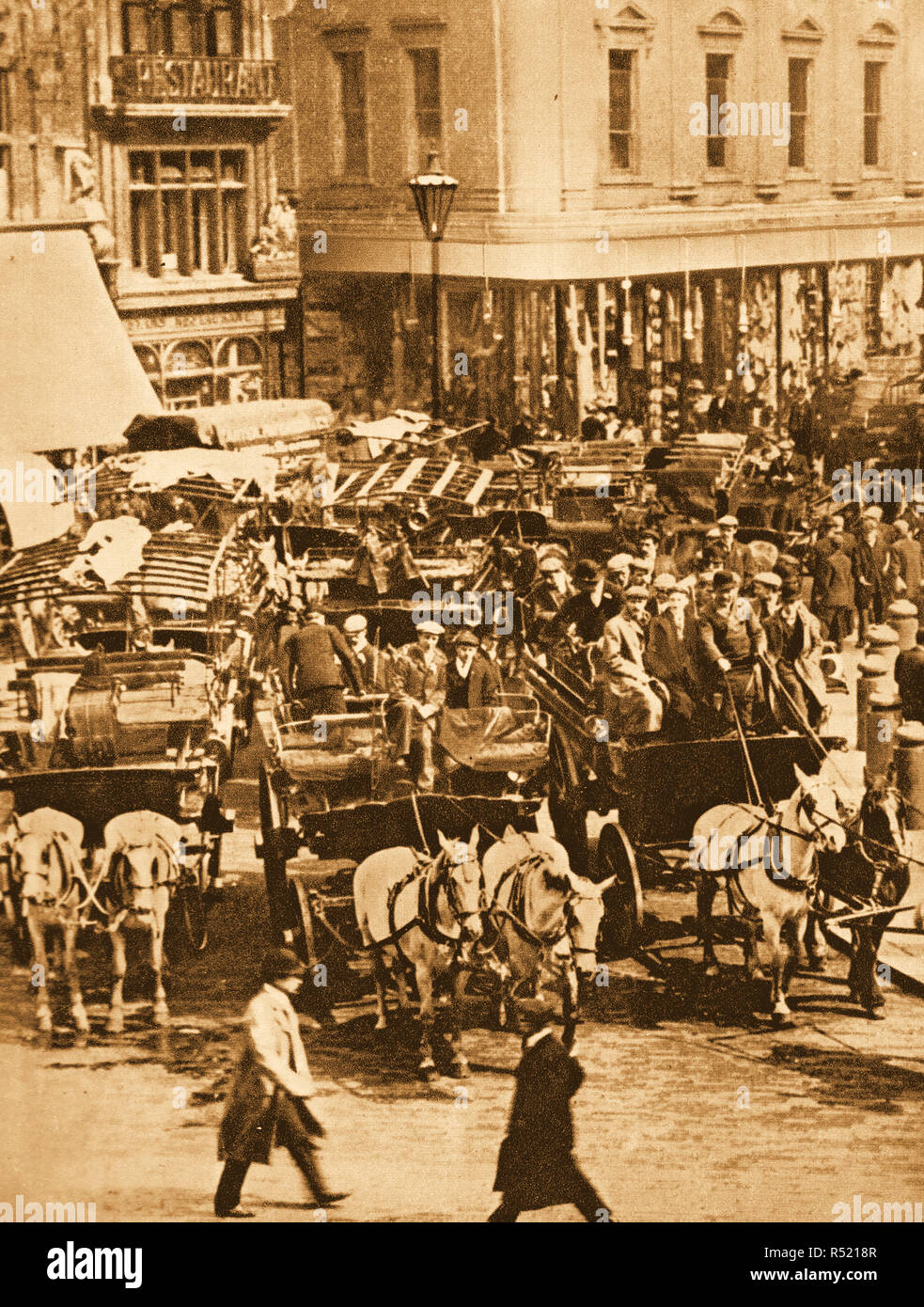 A 1913 photograph showing London holidaymakers leaving the city for the ...
