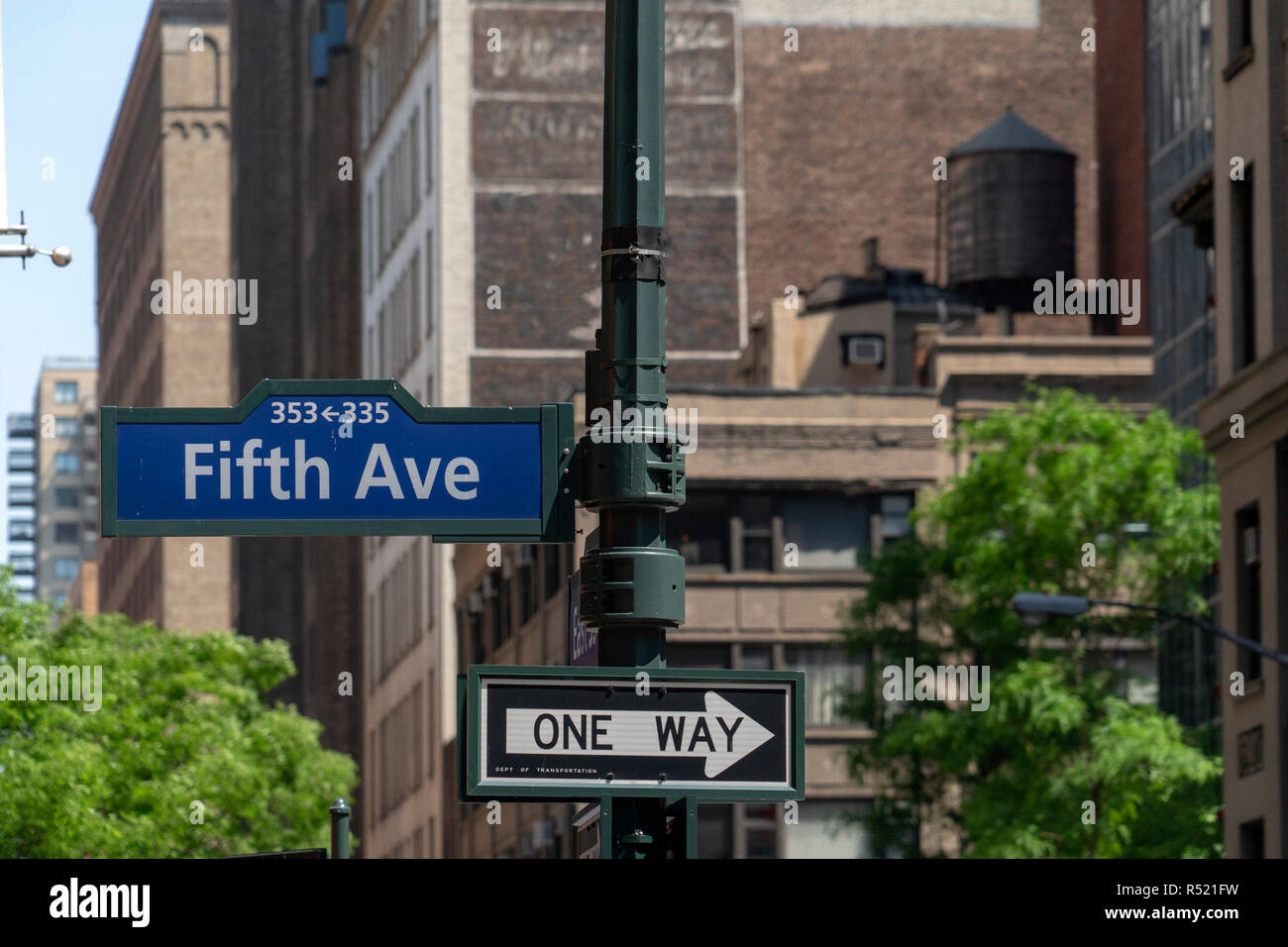 fifth avenue sign new york city one way Stock Photo - Alamy