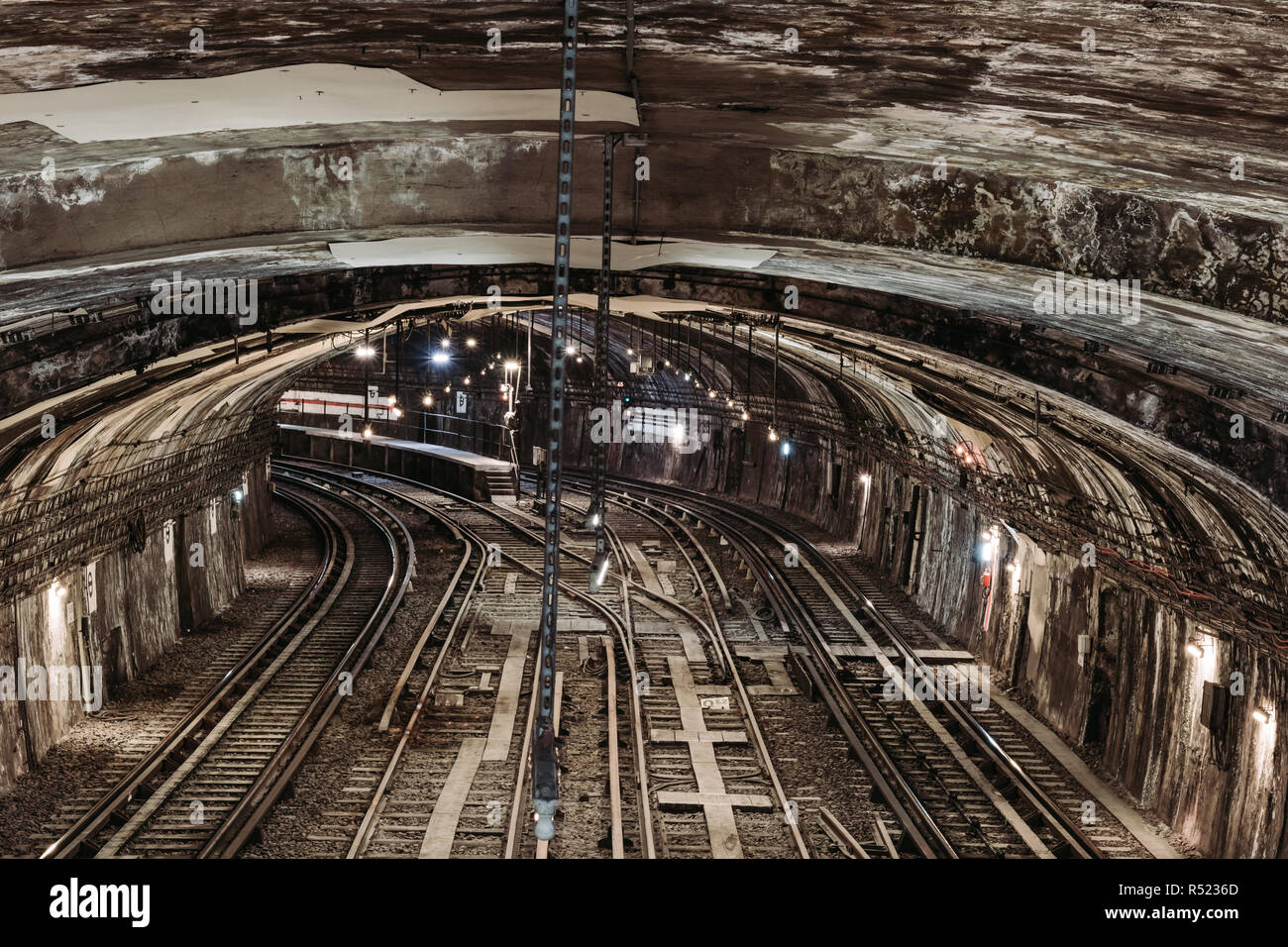 View on a tunnel with railroads in Paris underground Stock Photo - Alamy