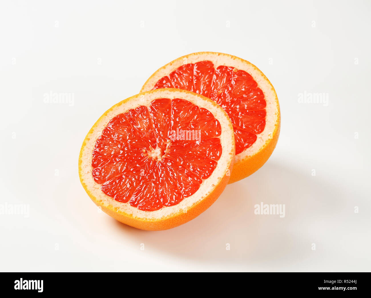 Halved red grapefruit Stock Photo - Alamy