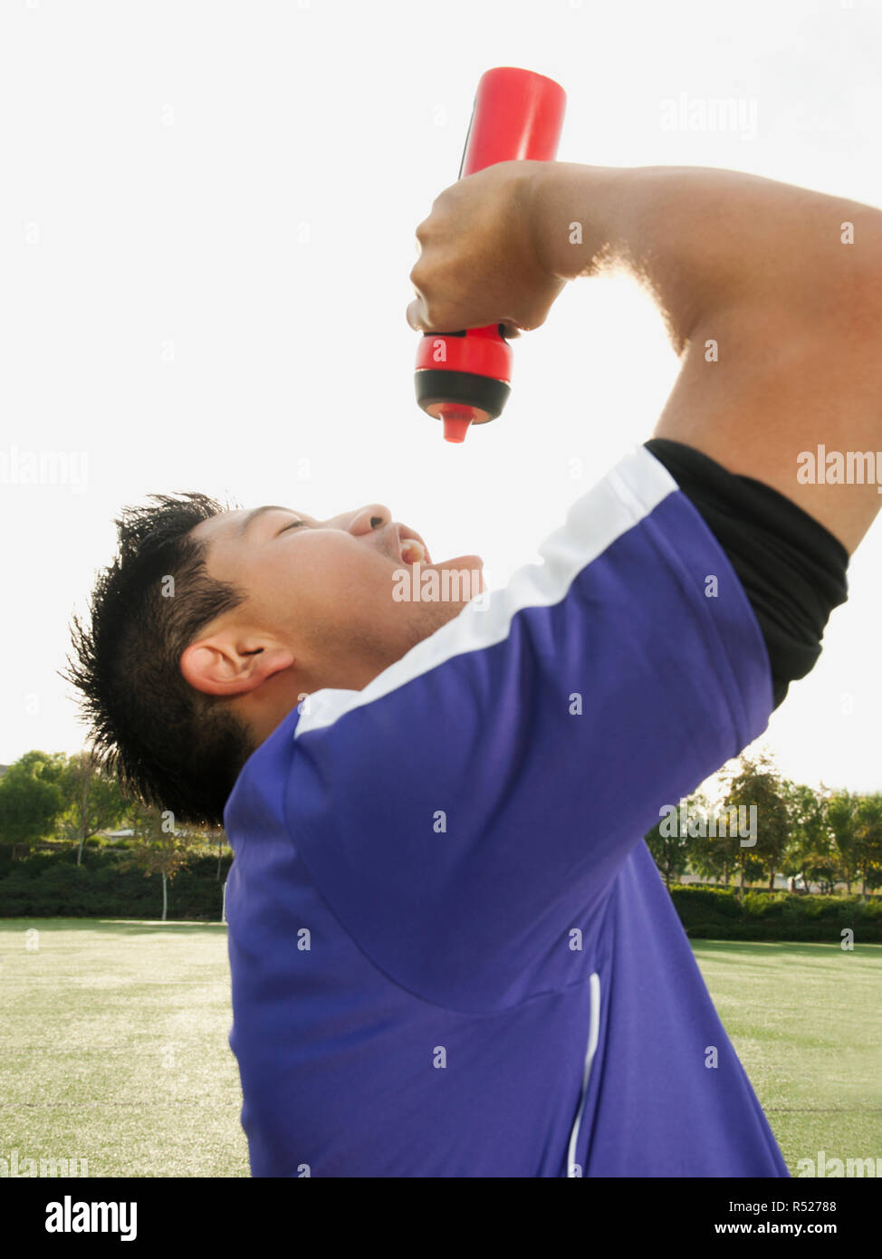 Soccer player drinking field hi-res stock photography and images - Alamy