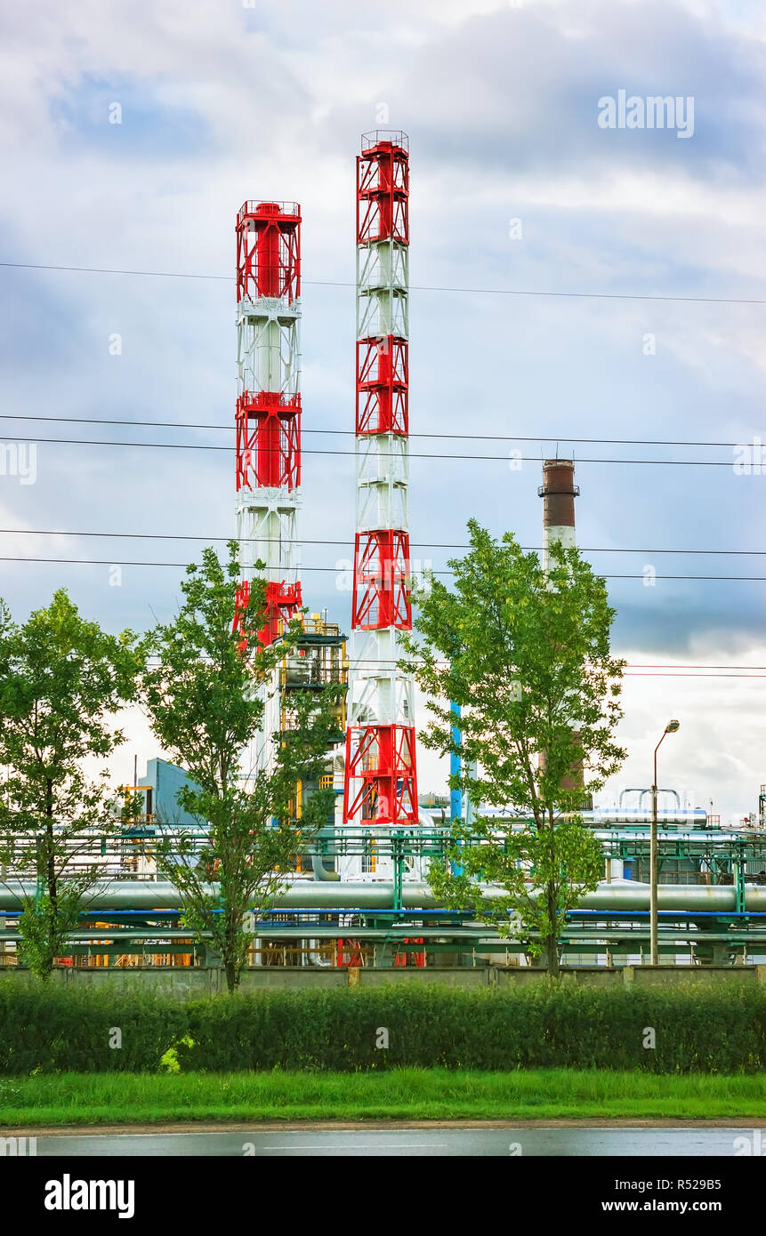 Towers Of Oil Refinery Stock Photo - Alamy