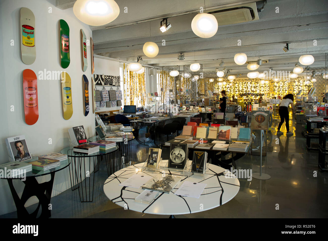 10 corso como milan hi-res stock photography and images - Alamy