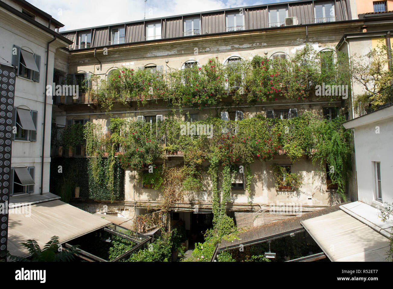 10 corso como milan hi-res stock photography and images - Alamy