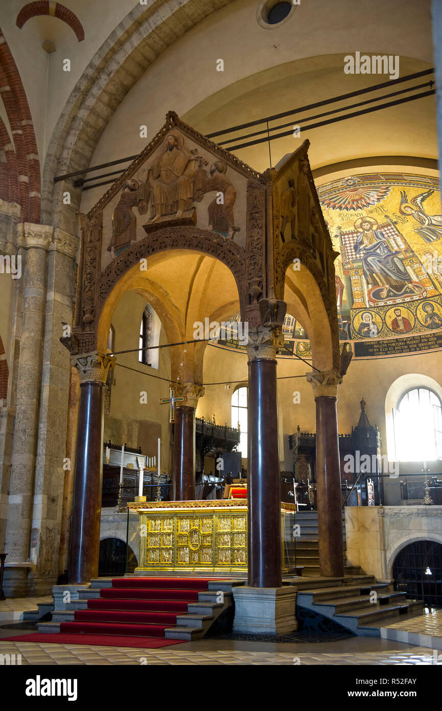 Medieval romanesque christian hi-res stock photography and images - Alamy