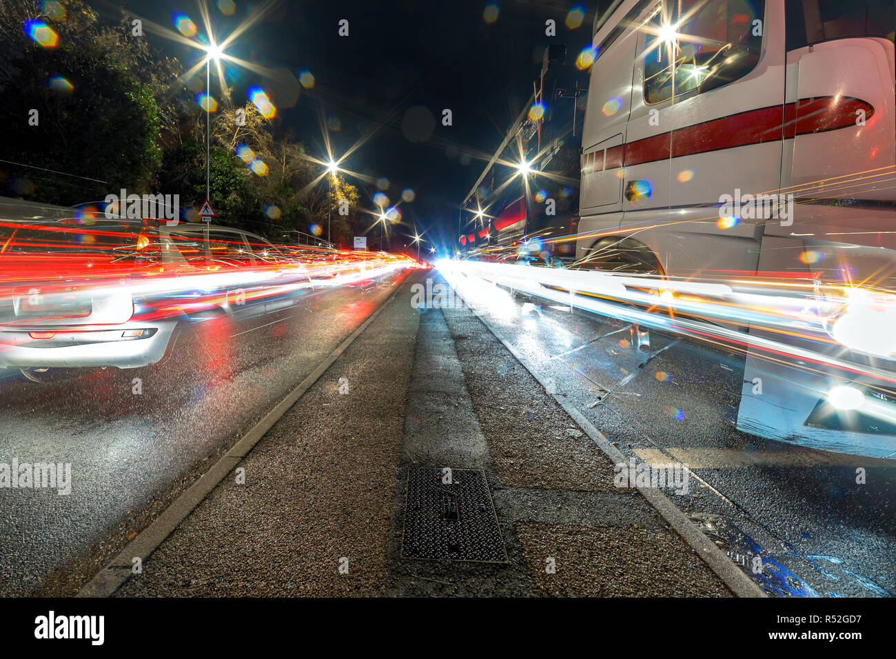 Truck city of london night hi-res stock photography and images - Alamy