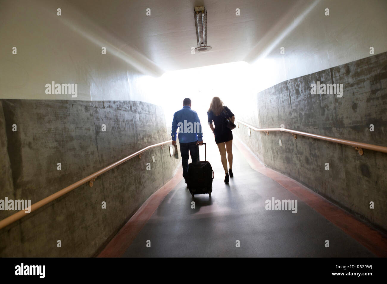 Two way railway tunnel hi-res stock photography and images - Alamy