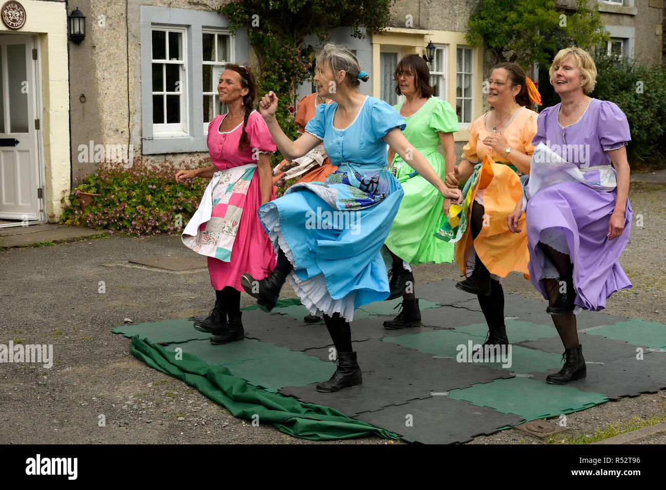 Clog dancers derbyshire hi-res stock photography and images - Alamy