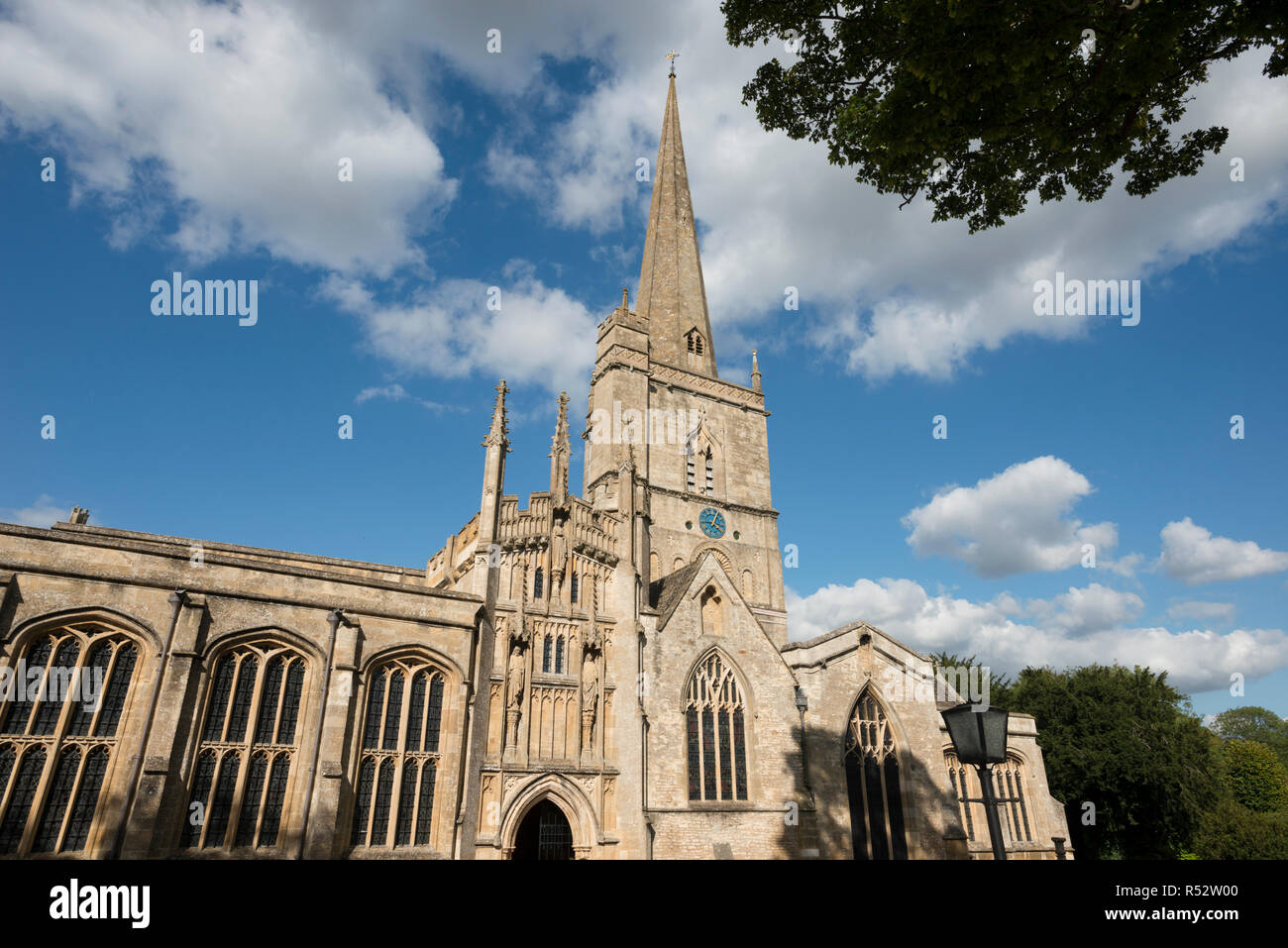 Uk burford parish church of st john the baptist hi-res stock ...