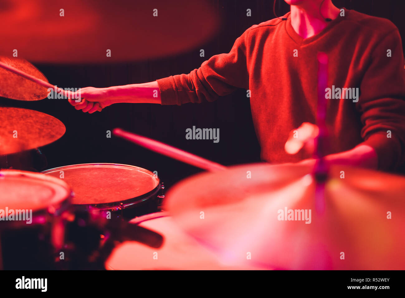 Drummer hand playing drum plate hi-res stock photography and images - Alamy