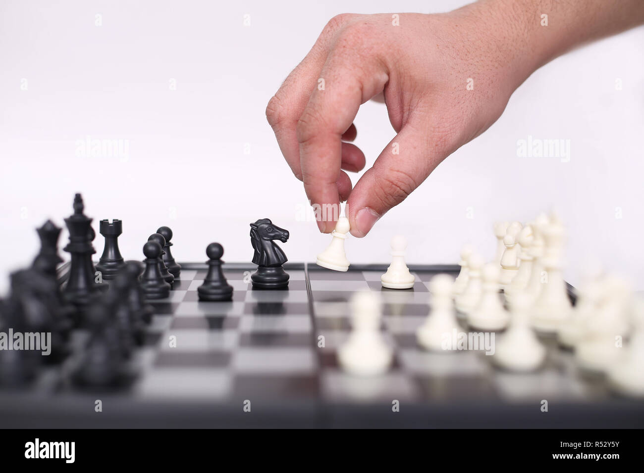 Hand playing chess hi-res stock photography and images - Alamy