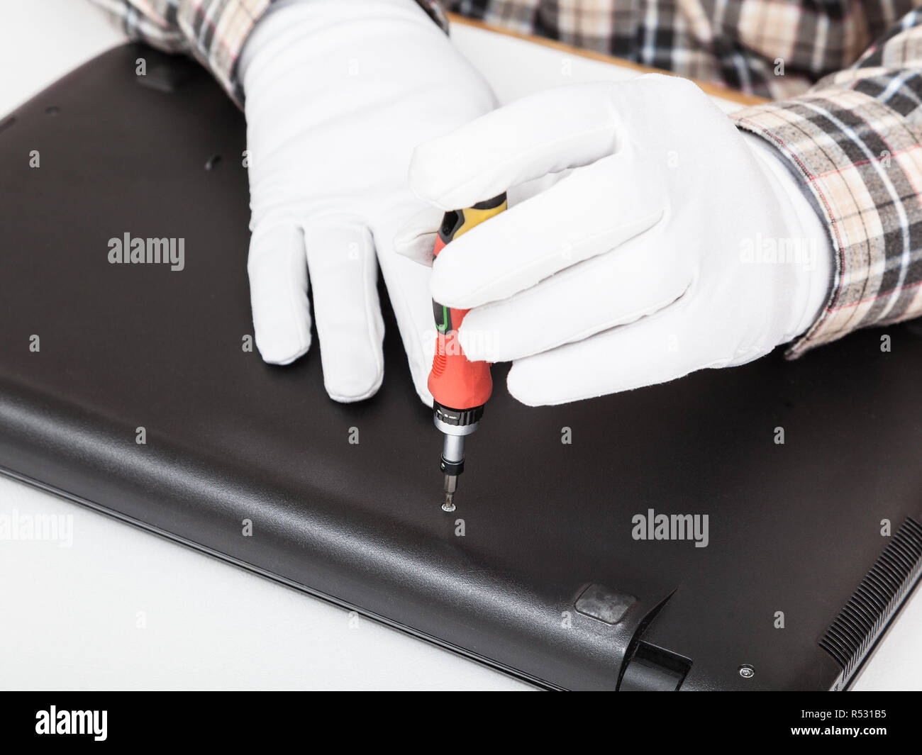 Service of assembling computers hi-res stock photography and images - Alamy