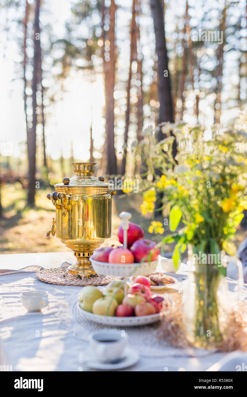Golden samovar hi-res stock photography and images - Alamy