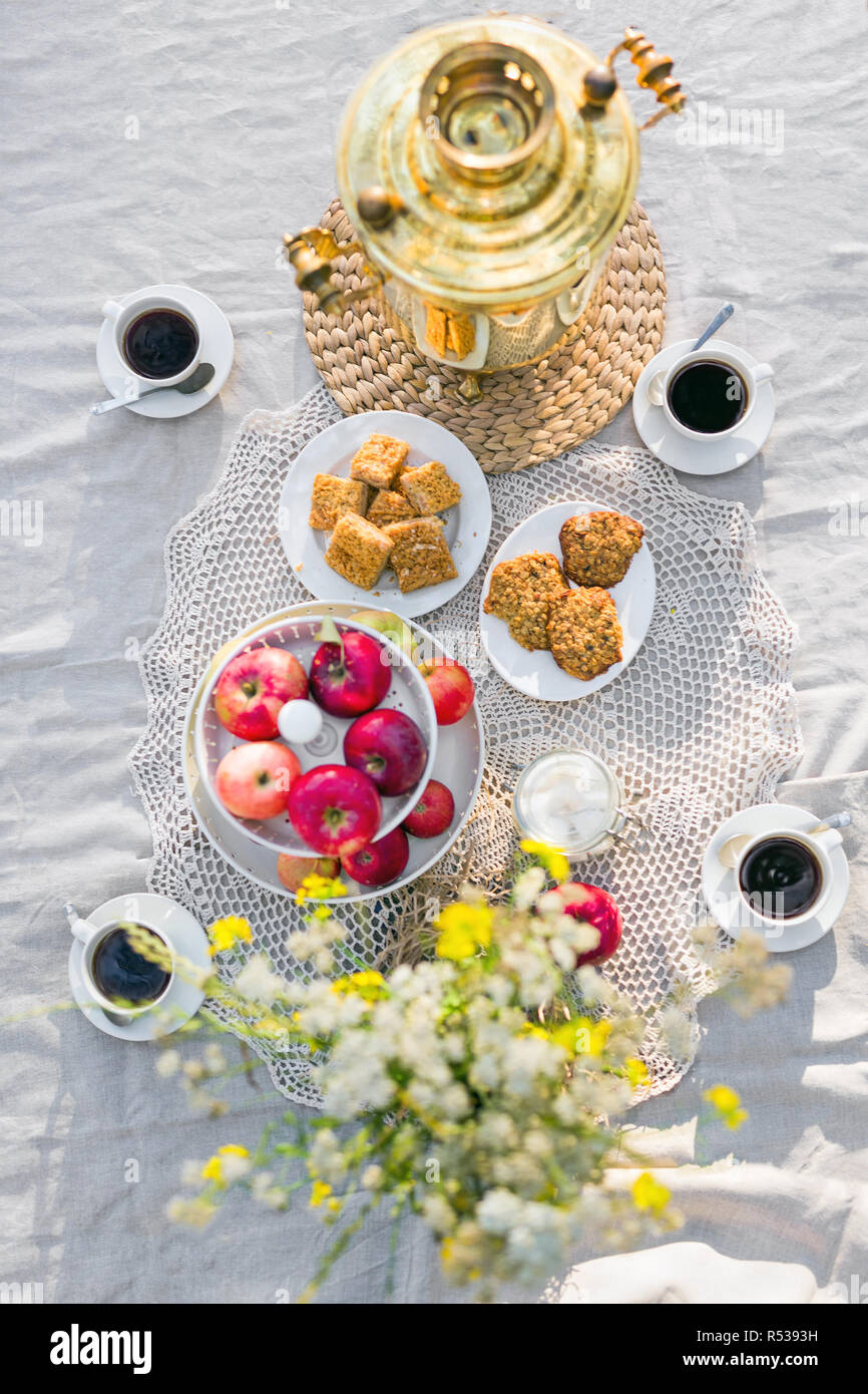 Samovar coffee pot hi-res stock photography and images - Alamy