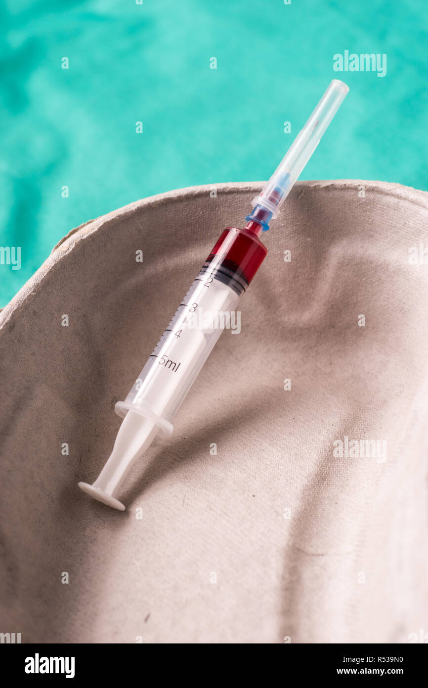 Injections fluid hi-res stock photography and images - Alamy