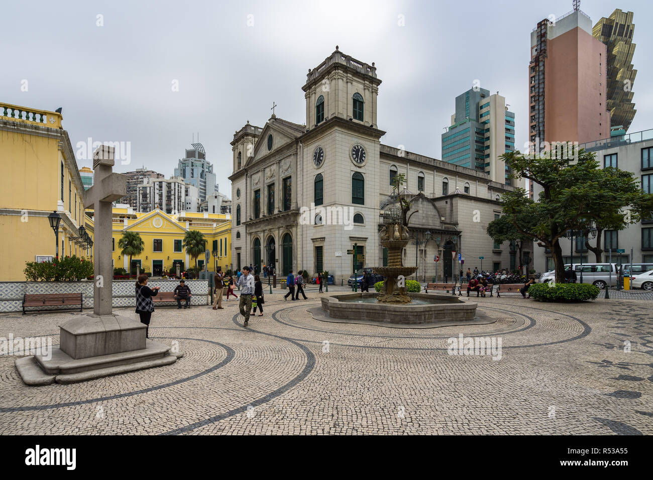 Largo da sé in Macau with Cathedral of the Nativity of Our Lady and ...