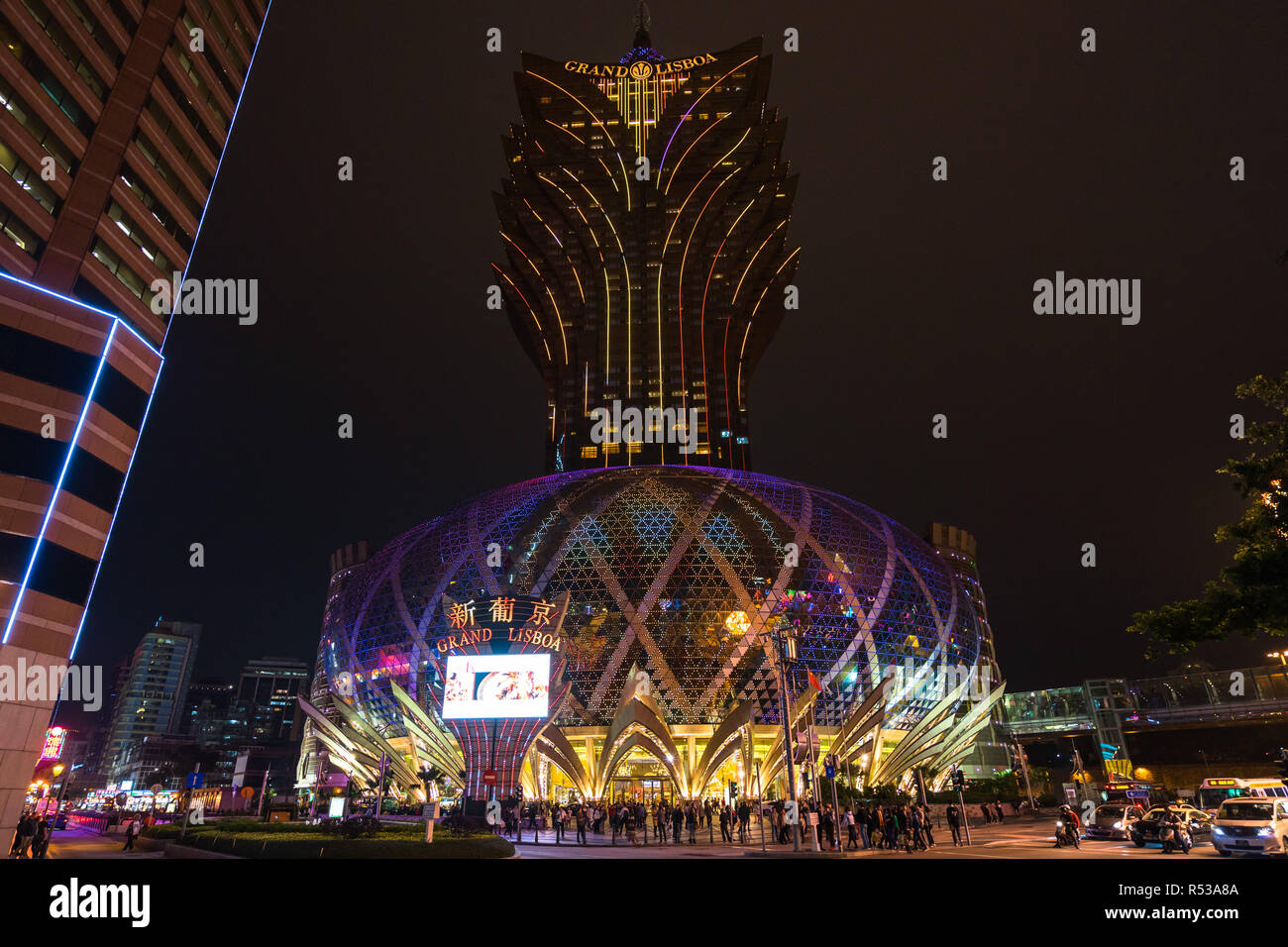 Night view of Grand Lisboa casino, the tallest building of Macau and ...