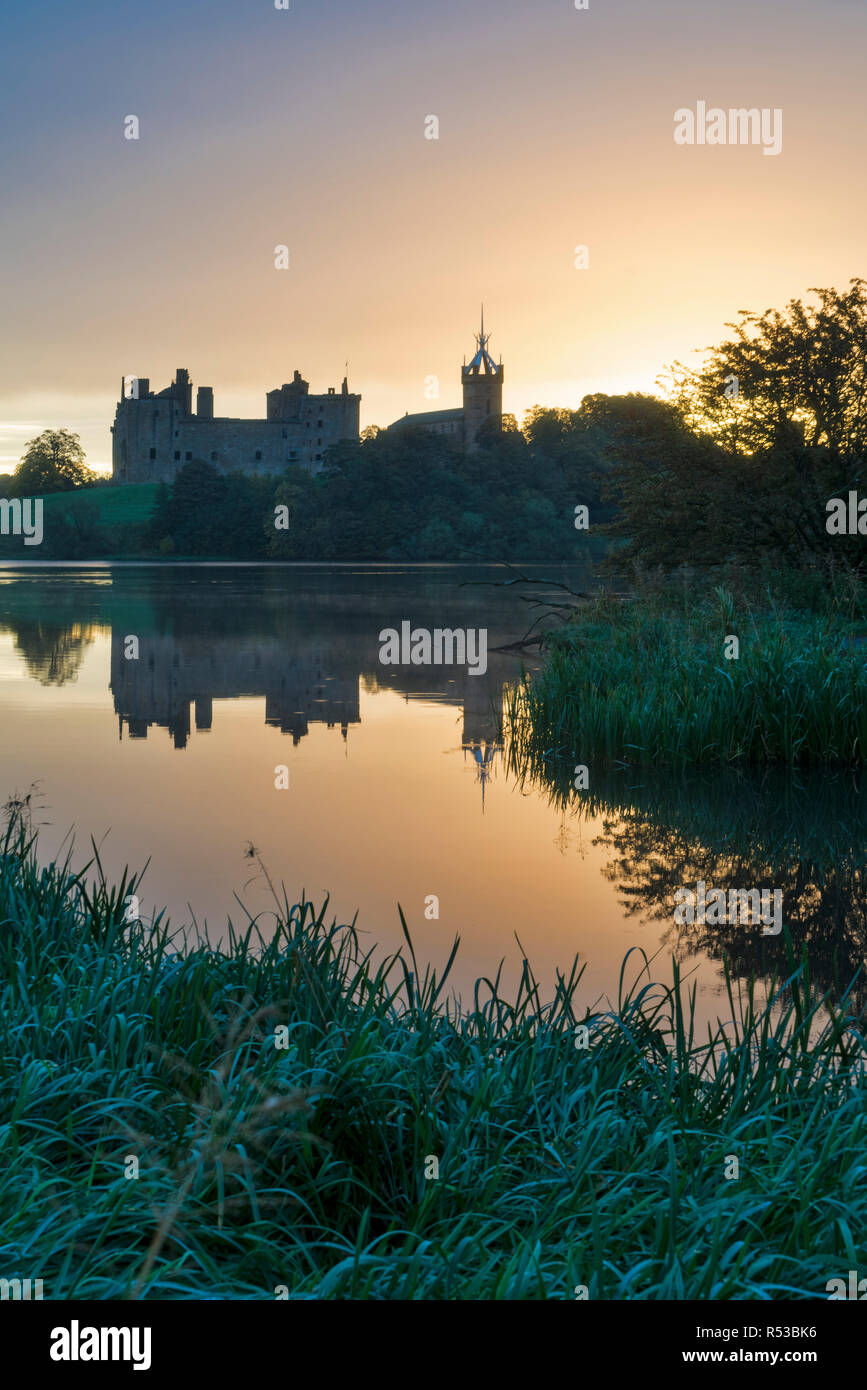 Sunrise, Linlithgow loch, peel, palace, West Lothian, Central Scotland ...