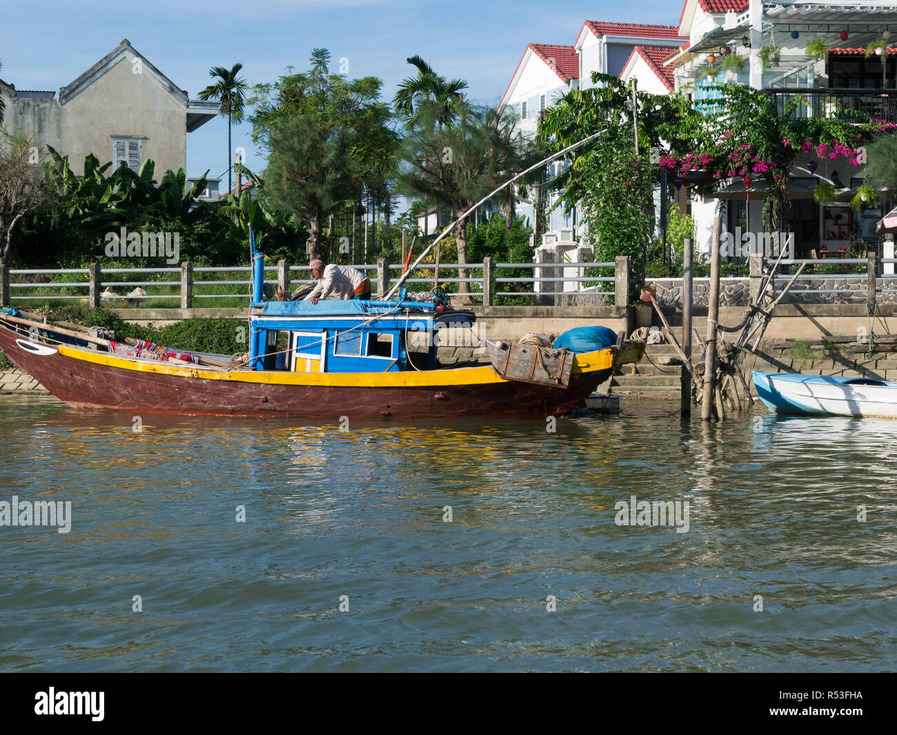 Sampan fishing hi-res stock photography and images - Alamy