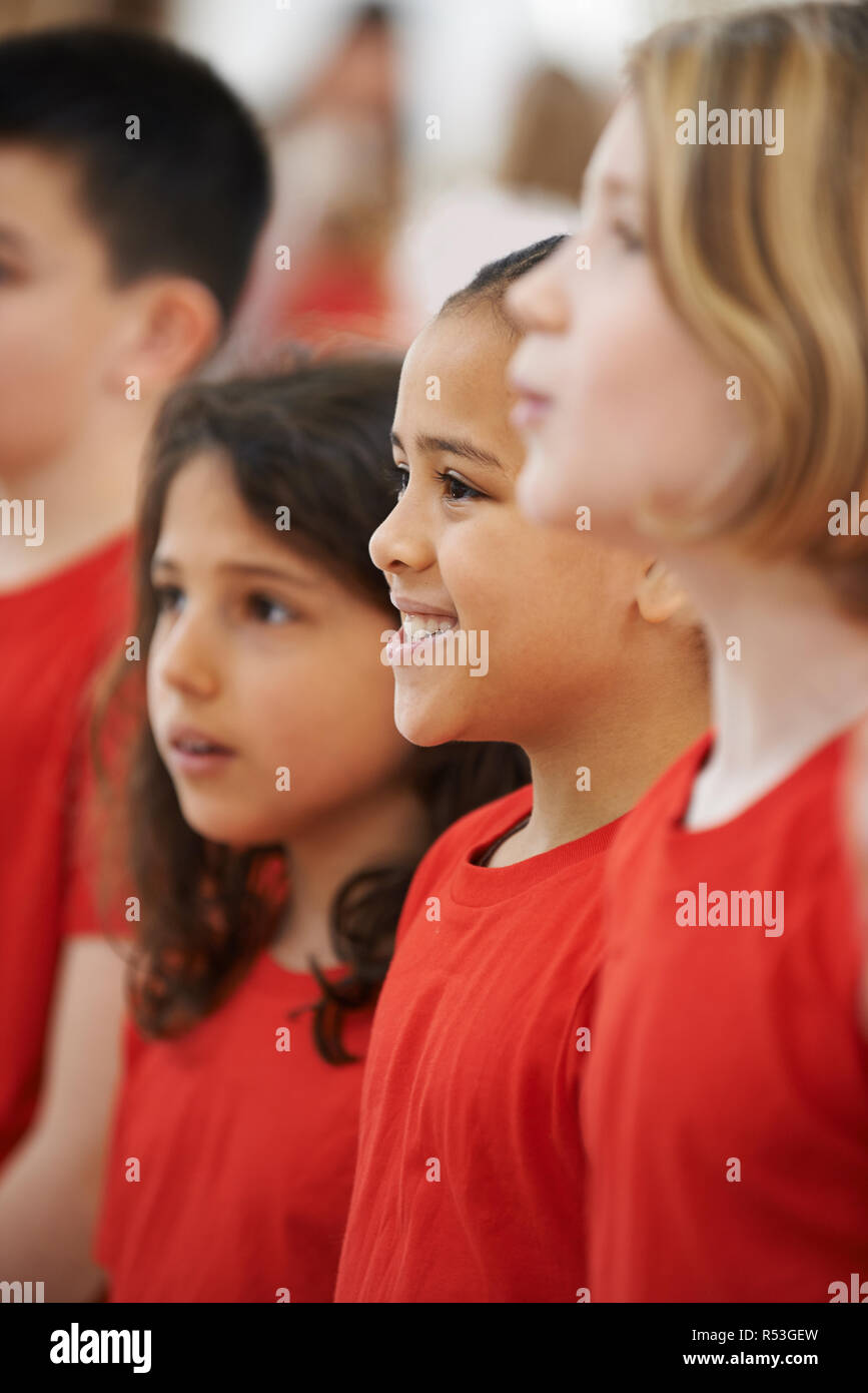 Student choir elementary hi-res stock photography and images - Alamy